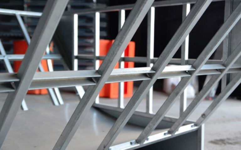 CRADLE HAY FEEDER - Advantage Feeders